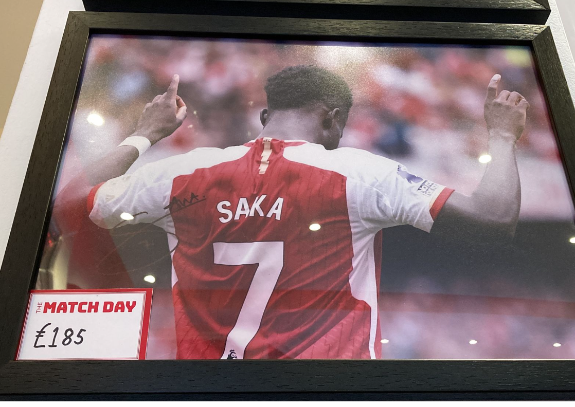 Saka Signed Photo – The Match Day Shop